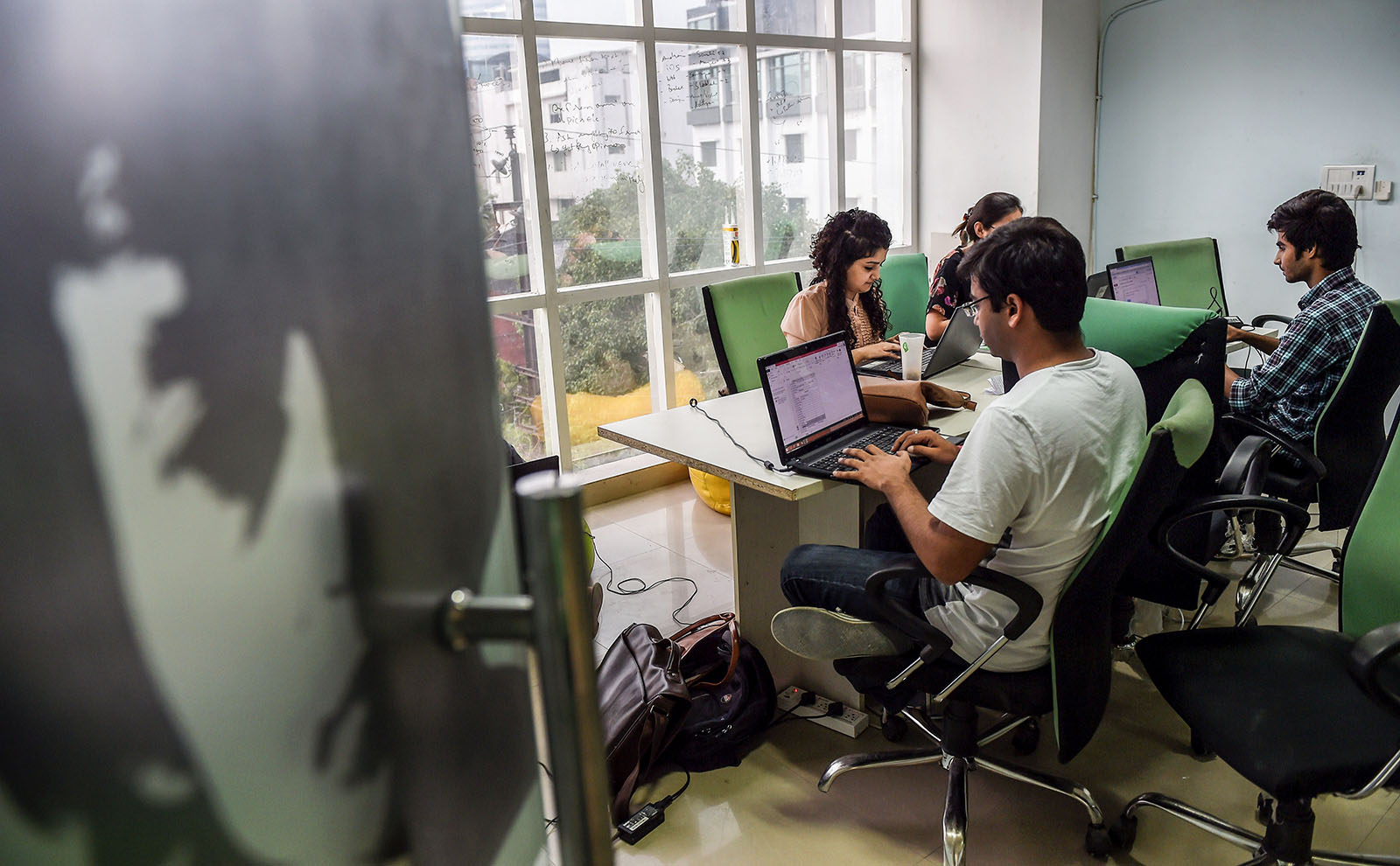 Navigating HR Challenges in India – Brink – The Edge of Risk Navigating HR Challenges in India – Brink – The Edge of Risk